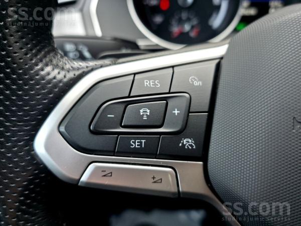 Blue Volkswagen Passat B8 2021 in Riga, with an engine capacity of 1.40 L and mileage of 125 thousand km for 20990 €, photo 10 on AUTOMOTO.COM.LV