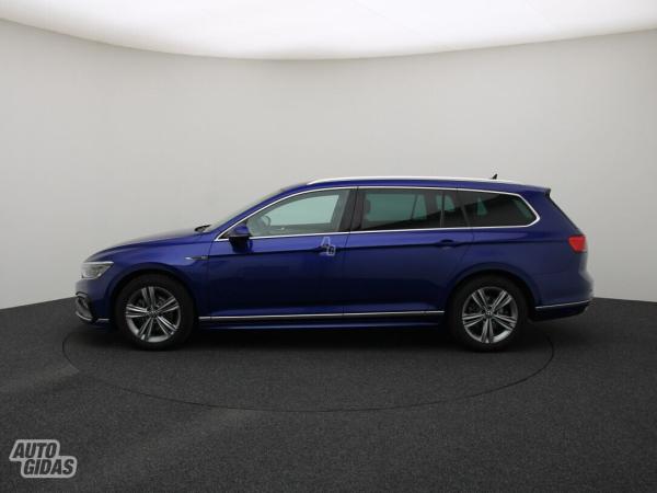 Blue Volkswagen Passat B8 2022 in Vilnius, with an engine capacity of 2.00 L and mileage of 179 thousand km for 20299 €, photo 6 on AUTOMOTO.COM.LV