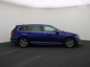 Blue Volkswagen Passat B8 2022 in Vilnius, with an engine capacity of 2.00 L and mileage of 179 thousand km for 20299 €, photo 9 on AUTOMOTO.COM.LV