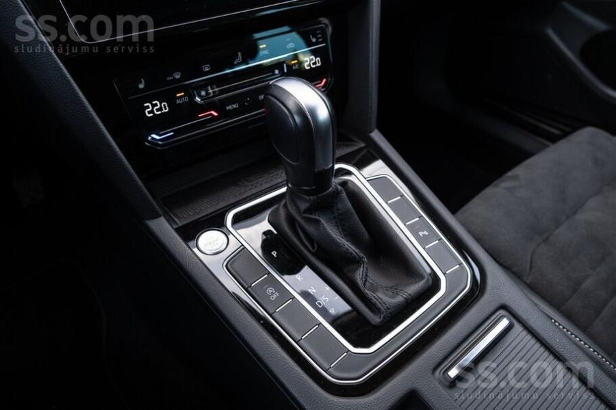 Blue Volkswagen Passat B8 2023 in Riga, with an engine capacity of 2.00 L and mileage of 135 thousand km for 24500 €, photo 21 on AUTOMOTO.COM.LV