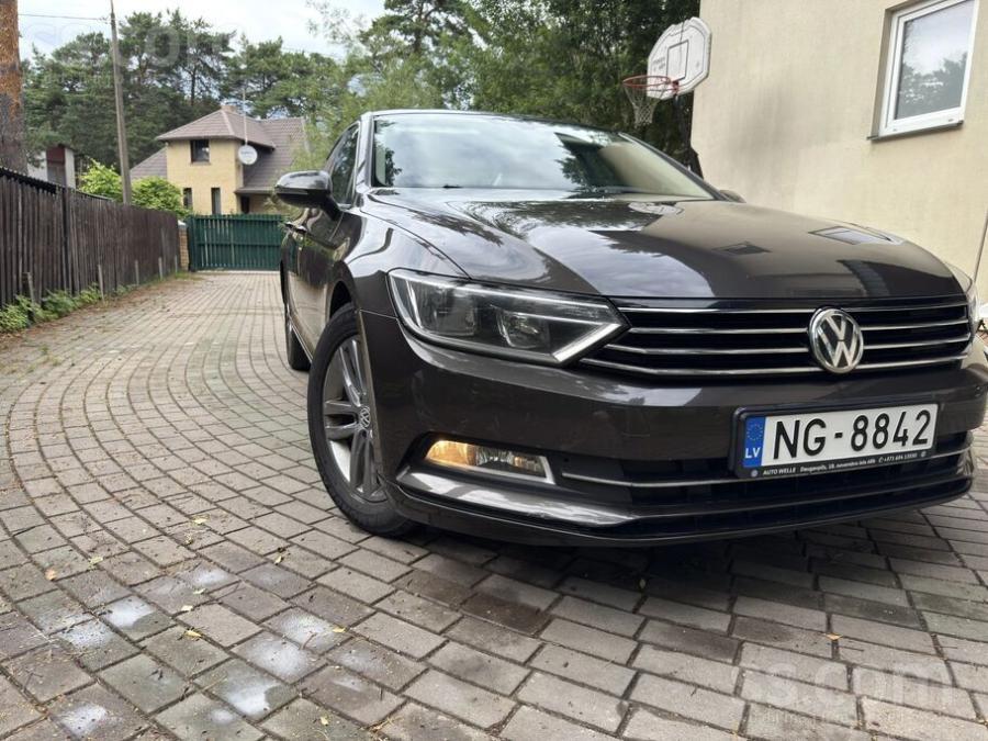 Brown Volkswagen Passat B8 2015 in Riga, with an engine capacity of 1.40 L and mileage of 251 thousand km for 8350 €, photo 3 on AUTOMOTO.COM.LV