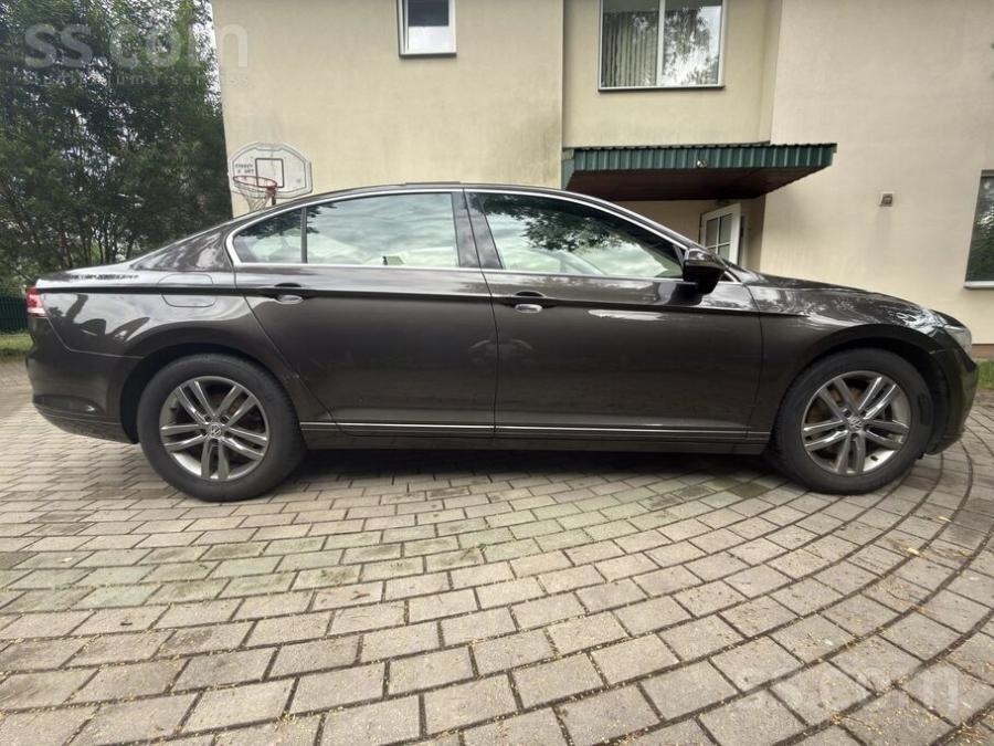 Brown Volkswagen Passat B8 2015 in Riga, with an engine capacity of 1.40 L and mileage of 251 thousand km for 8350 €, photo 4 on AUTOMOTO.COM.LV