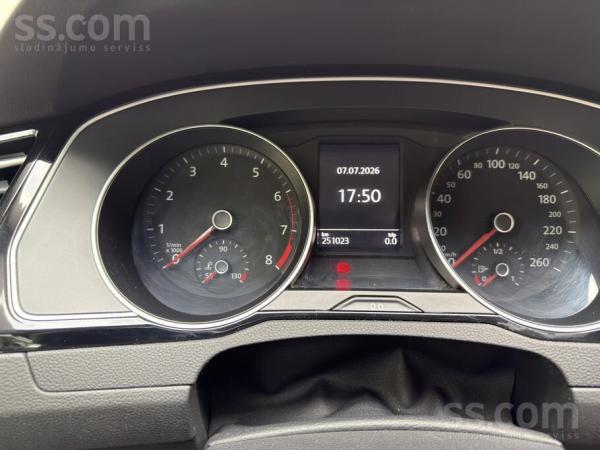 Brown Volkswagen Passat B8 2015 in Riga, with an engine capacity of 1.40 L and mileage of 251 thousand km for 8350 €, photo 7 on AUTOMOTO.COM.LV
