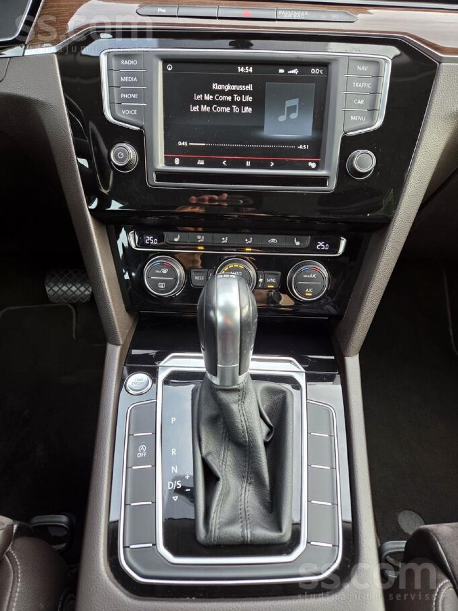 Brūns Volkswagen Passat B8 2016 Rīga, ar dzinēja tilpumu 2.00 L un nobraukumu 160 tūkst. km par 10500 €, foto 10 vietnē AUTOMOTO.COM.LV