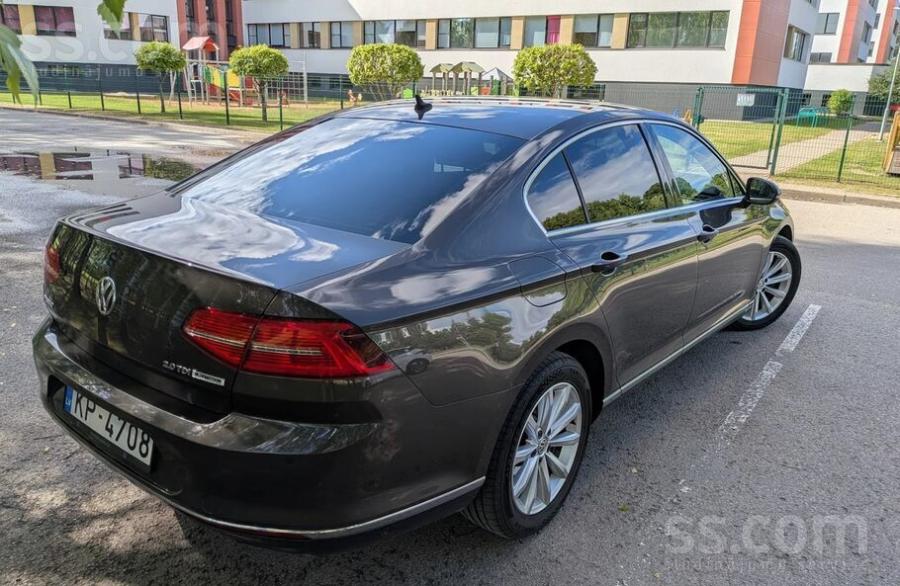 Brown Volkswagen Passat B8 2017 in Riga, with an engine capacity of 2.00 L and mileage of 275 thousand km for 11200 €, photo 4 on AUTOMOTO.COM.LV