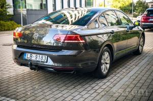 Brown Volkswagen Passat B8 2017 in Riga, with an engine capacity of 1.40 L and mileage of 254 thousand km for 7990 €, photo 5 on AUTOMOTO.COM.LV