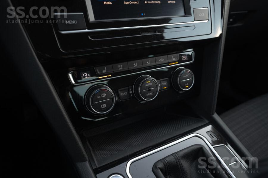 Brūns Volkswagen Passat B8 2020 Jelgava, ar dzinēja tilpumu 1.50 L un nobraukumu 133 tūkst. km par 15450 €, foto 13 vietnē AUTOMOTO.COM.LV