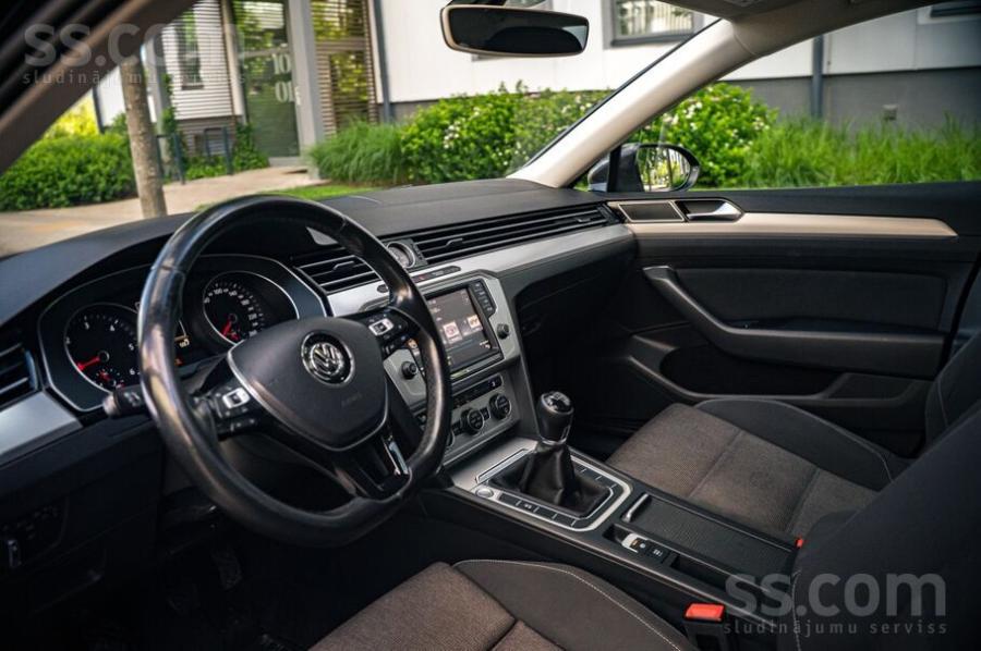 Brown Volkswagen Passat B8 2015 in Riga, with an engine capacity of 1.60 L and mileage of 286 thousand km for 5490 €, photo 14 on AUTOMOTO.COM.LV