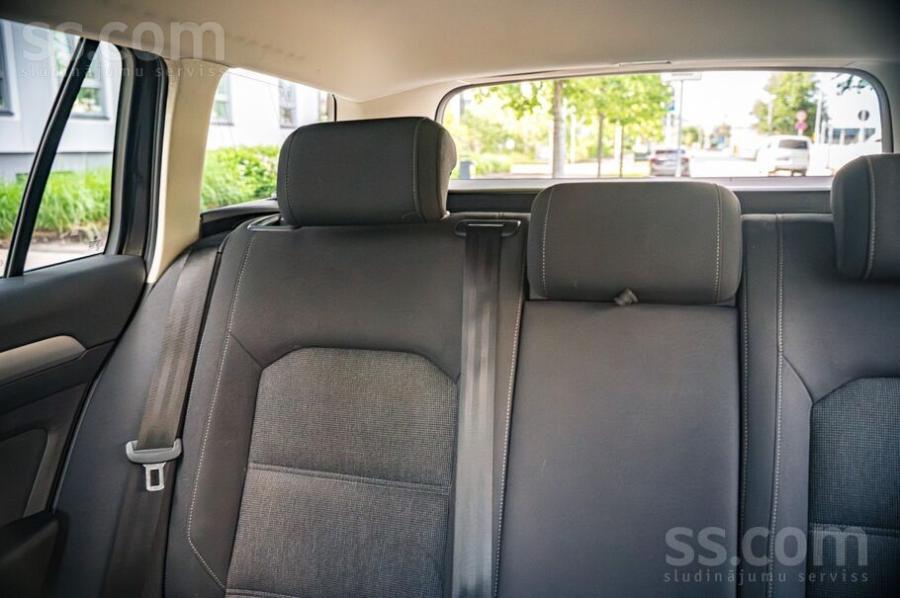 Brown Volkswagen Passat B8 2015 in Riga, with an engine capacity of 1.60 L and mileage of 286 thousand km for 5490 €, photo 21 on AUTOMOTO.COM.LV