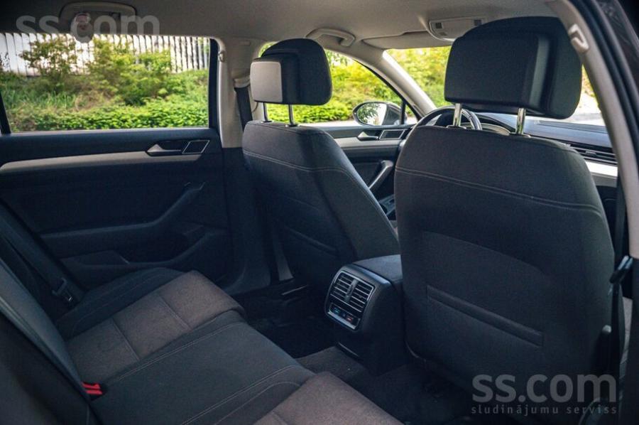 Brown Volkswagen Passat B8 2015 in Riga, with an engine capacity of 1.60 L and mileage of 286 thousand km for 5490 €, photo 22 on AUTOMOTO.COM.LV
