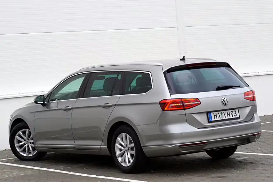 Brūns Volkswagen Passat B8 2015 Rīga, ar dzinēja tilpumu 2.00 L un nobraukumu 228 tūkst. km par 7900 €, foto 8 vietnē AUTOMOTO.COM.LV