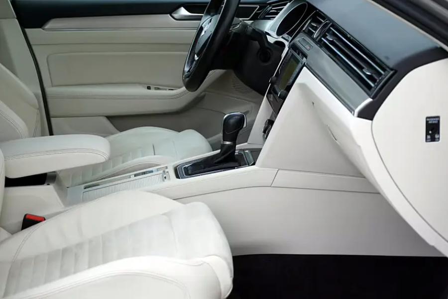 Brūns Volkswagen Passat B8 2015 Rīga, ar dzinēja tilpumu 2.00 L un nobraukumu 228 tūkst. km par 7900 €, foto 13 vietnē AUTOMOTO.COM.LV