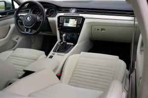 Brūns Volkswagen Passat B8 2015 Rīga, ar dzinēja tilpumu 2.00 L un nobraukumu 228 tūkst. km par 7900 €, foto 14 vietnē AUTOMOTO.COM.LV