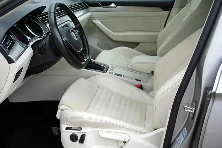 Brūns Volkswagen Passat B8 2015 Rīga, ar dzinēja tilpumu 2.00 L un nobraukumu 228 tūkst. km par 7900 €, foto 16 vietnē AUTOMOTO.COM.LV