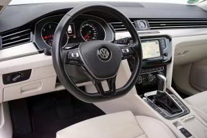 Brūns Volkswagen Passat B8 2015 Rīga, ar dzinēja tilpumu 2.00 L un nobraukumu 228 tūkst. km par 7900 €, foto 17 vietnē AUTOMOTO.COM.LV