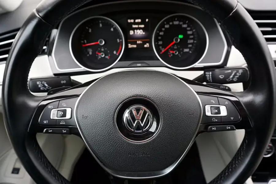 Brūns Volkswagen Passat B8 2015 Rīga, ar dzinēja tilpumu 2.00 L un nobraukumu 228 tūkst. km par 7900 €, foto 18 vietnē AUTOMOTO.COM.LV