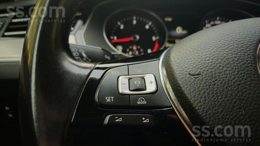Brown Volkswagen Passat B8 2015 in Jelgava, with an engine capacity of 2.00 L and mileage of 278 thousand km for 9800 €, photo 10 on AUTOMOTO.COM.LV
