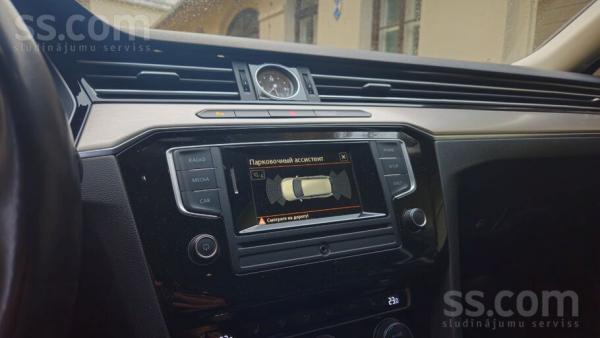 Brown Volkswagen Passat B8 2015 in Jelgava, with an engine capacity of 2.00 L and mileage of 278 thousand km for 9800 €, photo 11 on AUTOMOTO.COM.LV