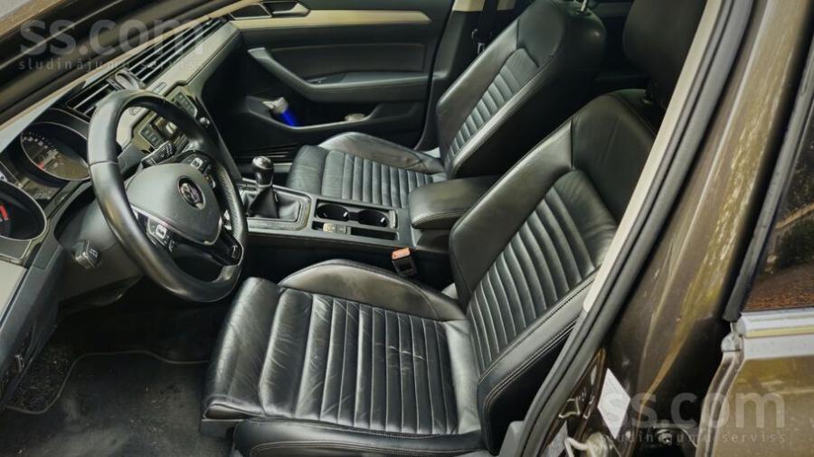 Brown Volkswagen Passat B8 2015 in Jelgava, with an engine capacity of 2.00 L and mileage of 278 thousand km for 9800 €, photo 13 on AUTOMOTO.COM.LV