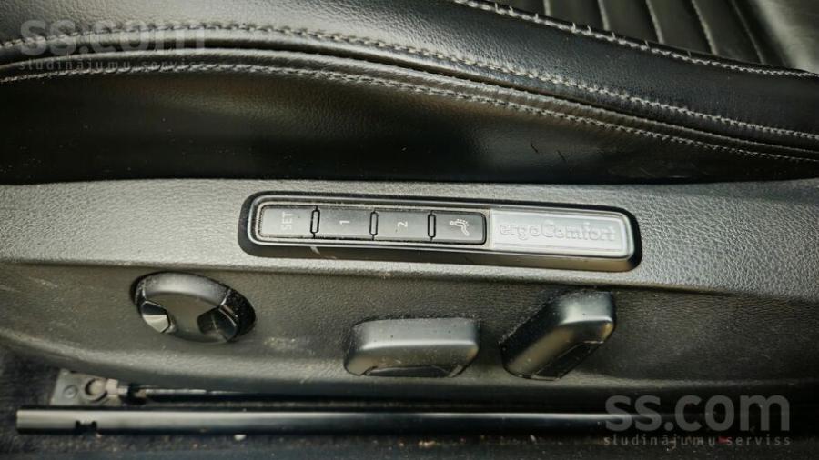 Brown Volkswagen Passat B8 2015 in Jelgava, with an engine capacity of 2.00 L and mileage of 278 thousand km for 9800 €, photo 14 on AUTOMOTO.COM.LV