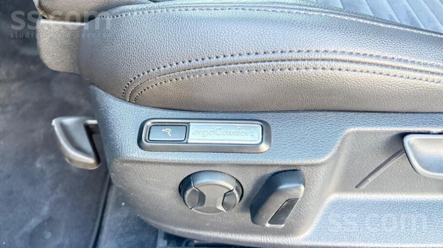Brown Volkswagen Passat B8 2015 in Liepaja, with an engine capacity of 2.00 L and mileage of 244 thousand km for 11350 €, photo 13 on AUTOMOTO.COM.LV