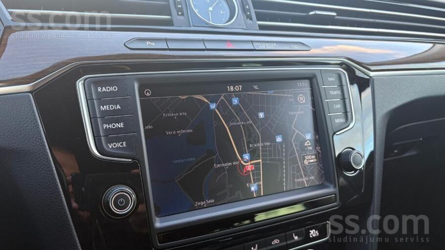 Brown Volkswagen Passat B8 2015 in Liepaja, with an engine capacity of 2.00 L and mileage of 244 thousand km for 11350 €, photo 20 on AUTOMOTO.COM.LV