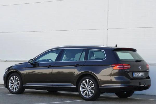 Brown Volkswagen Passat B8 2016 in Riga, with an engine capacity of 1.60 L and mileage of 235 thousand km for 8900 €, photo 8 on AUTOMOTO.COM.LV