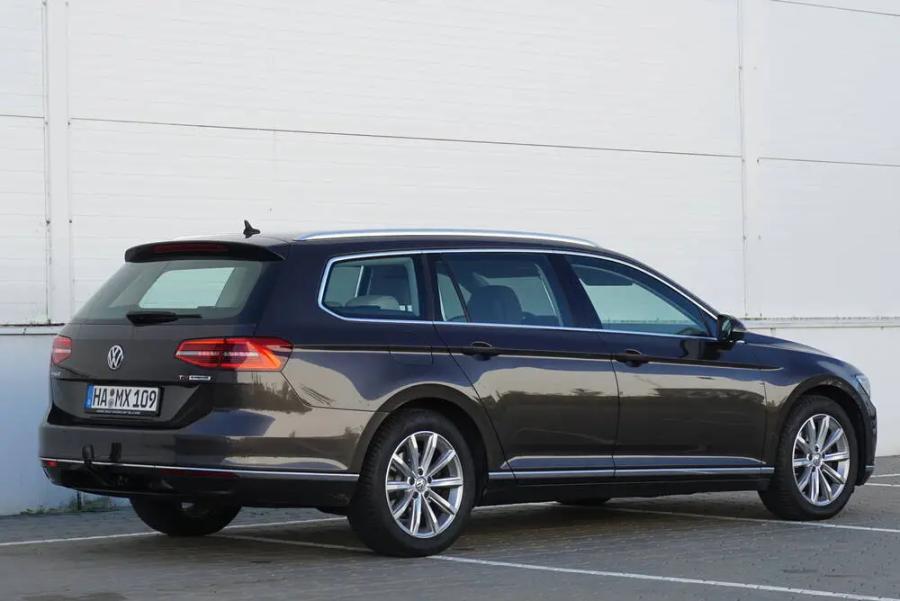 Brūns Volkswagen Passat B8 2016 Rīga, ar dzinēja tilpumu 1.60 L un nobraukumu 235 tūkst. km par 8900 €, foto 13 vietnē AUTOMOTO.COM.LV