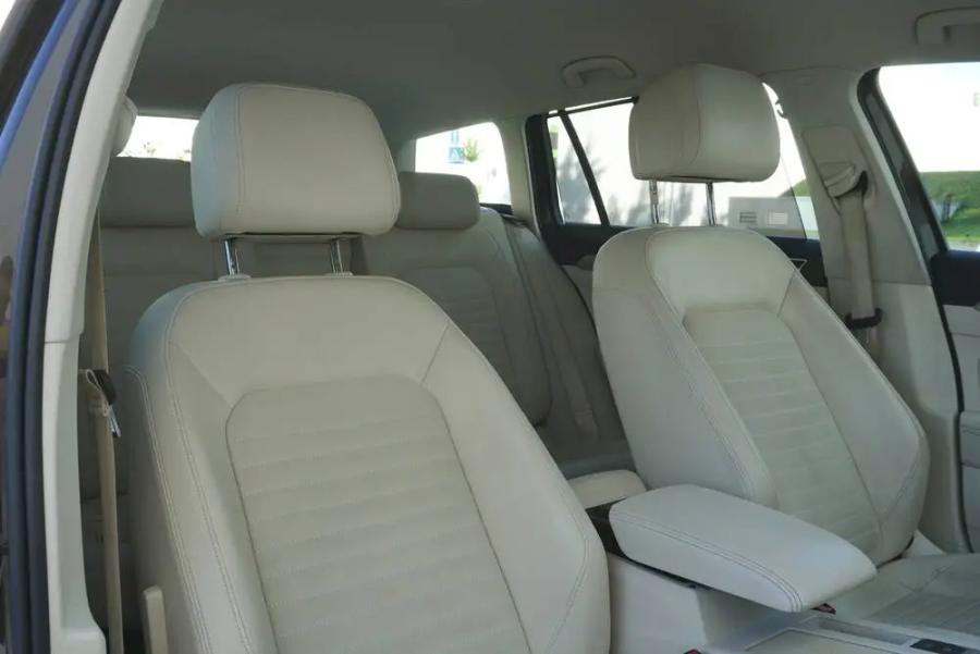 Brūns Volkswagen Passat B8 2016 Rīga, ar dzinēja tilpumu 1.60 L un nobraukumu 235 tūkst. km par 8900 €, foto 17 vietnē AUTOMOTO.COM.LV