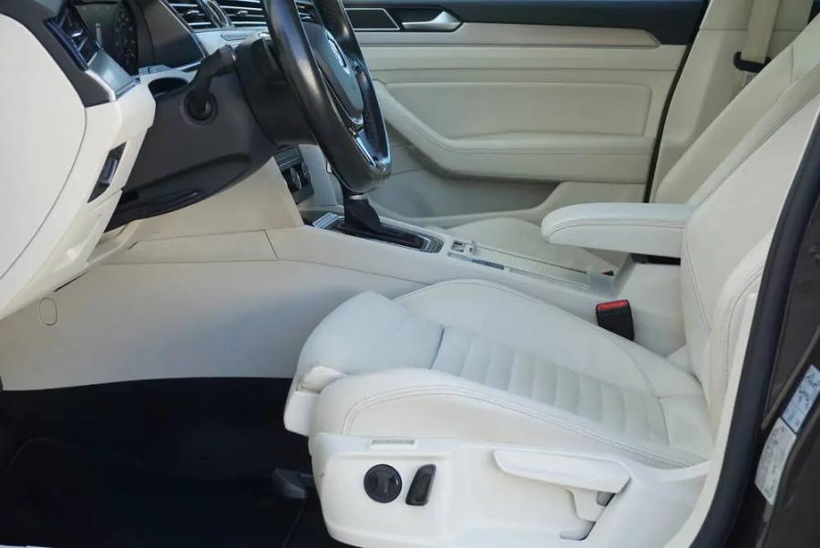 Brūns Volkswagen Passat B8 2016 Rīga, ar dzinēja tilpumu 1.60 L un nobraukumu 235 tūkst. km par 8900 €, foto 20 vietnē AUTOMOTO.COM.LV