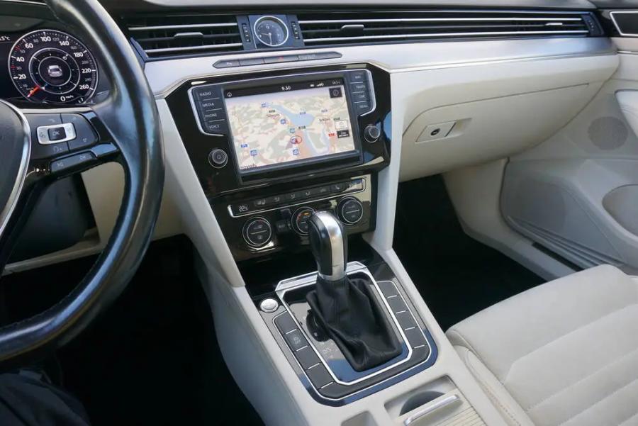 Brūns Volkswagen Passat B8 2016 Rīga, ar dzinēja tilpumu 1.60 L un nobraukumu 235 tūkst. km par 8900 €, foto 26 vietnē AUTOMOTO.COM.LV
