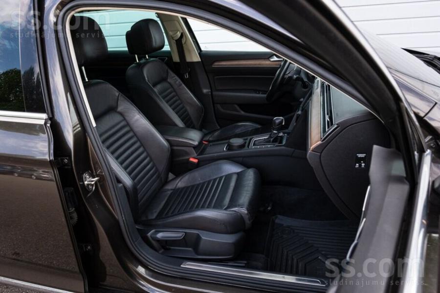 Brown Volkswagen Passat B8 2016 in Riga, with an engine capacity of 2.00 L and mileage of 257 thousand km for 12950 €, photo 7 on AUTOMOTO.COM.LV