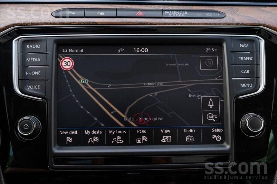 Brown Volkswagen Passat B8 2016 in Riga, with an engine capacity of 2.00 L and mileage of 257 thousand km for 12950 €, photo 11 on AUTOMOTO.COM.LV