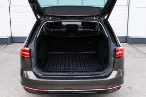 Brown Volkswagen Passat B8 2016 in Riga, with an engine capacity of 2.00 L and mileage of 257 thousand km for 12950 €, photo 20 on AUTOMOTO.COM.LV