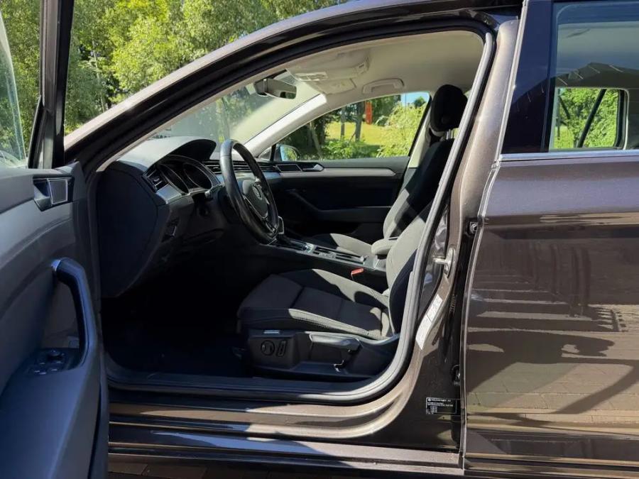 Brūns Volkswagen Passat B8 2017 Rēzekne, ar dzinēja tilpumu 2.00 L un nobraukumu 232 tūkst. km par 9490 €, foto 8 vietnē AUTOMOTO.COM.LV