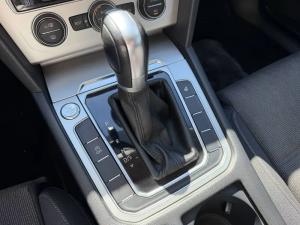 Brūns Volkswagen Passat B8 2017 Rēzekne, ar dzinēja tilpumu 2.00 L un nobraukumu 232 tūkst. km par 9490 €, foto 14 vietnē AUTOMOTO.COM.LV