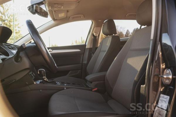 Brown Volkswagen Passat B8 2017 in Riga, with an engine capacity of 1.60 L and mileage of 352 thousand km for 9990 €, photo 9 on AUTOMOTO.COM.LV