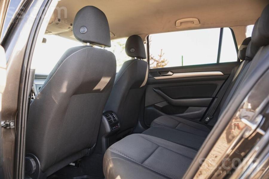 Brown Volkswagen Passat B8 2017 in Riga, with an engine capacity of 1.60 L and mileage of 352 thousand km for 9990 €, photo 10 on AUTOMOTO.COM.LV