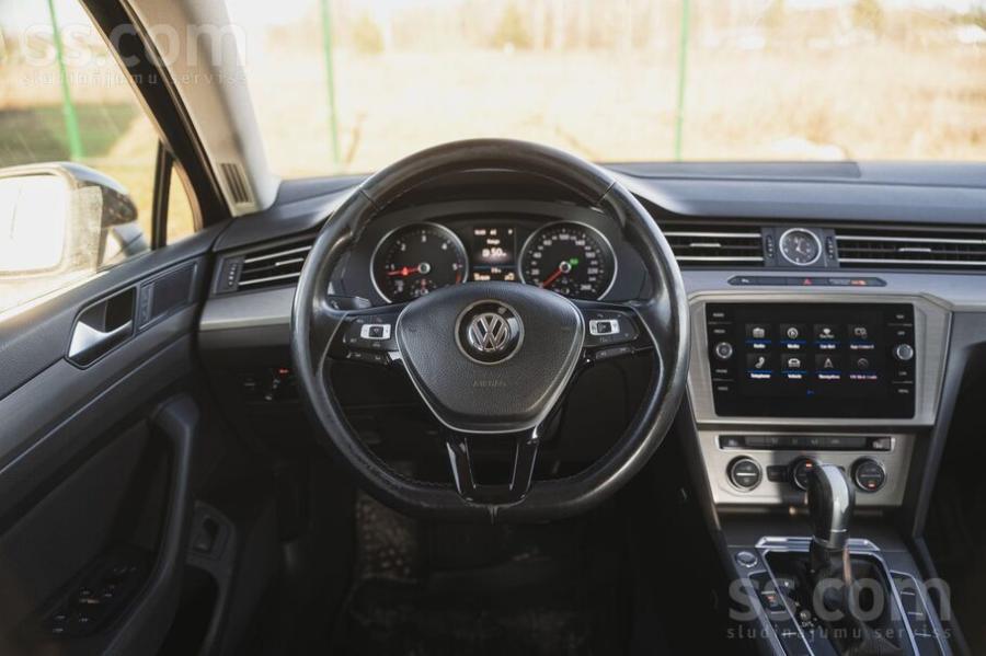 Brown Volkswagen Passat B8 2017 in Riga, with an engine capacity of 1.60 L and mileage of 352 thousand km for 9990 €, photo 16 on AUTOMOTO.COM.LV
