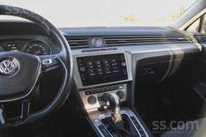 Brown Volkswagen Passat B8 2017 in Riga, with an engine capacity of 1.60 L and mileage of 352 thousand km for 9990 €, photo 19 on AUTOMOTO.COM.LV