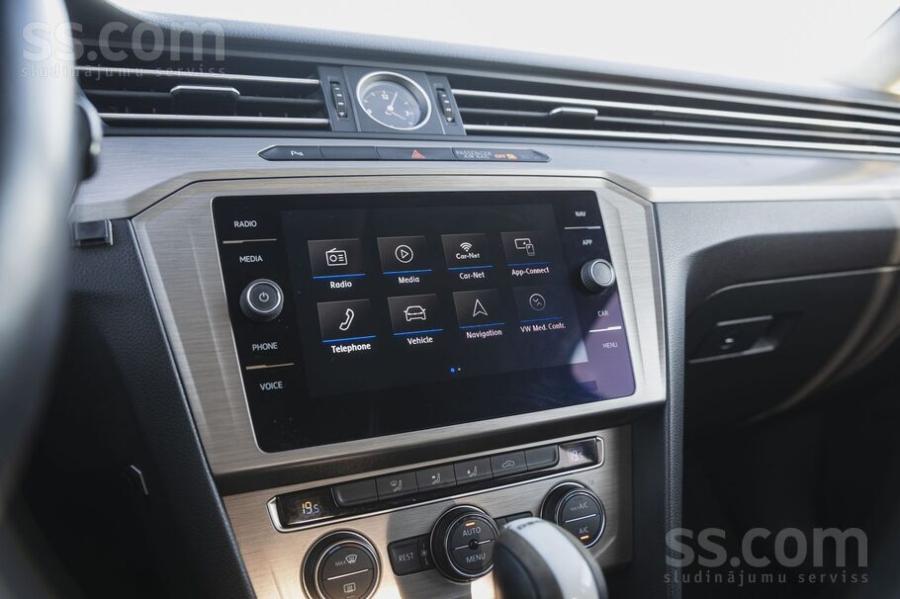 Brown Volkswagen Passat B8 2017 in Riga, with an engine capacity of 1.60 L and mileage of 352 thousand km for 9990 €, photo 20 on AUTOMOTO.COM.LV