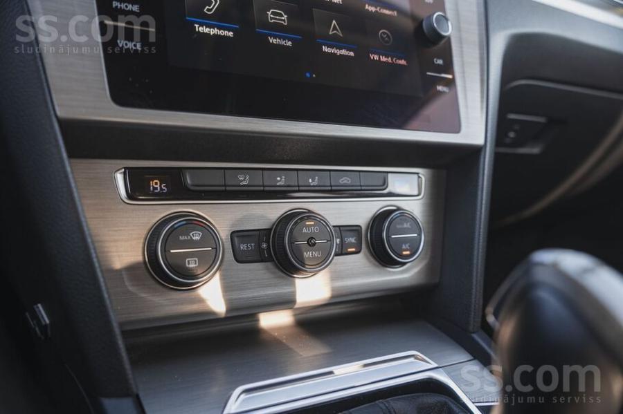 Brown Volkswagen Passat B8 2017 in Riga, with an engine capacity of 1.60 L and mileage of 352 thousand km for 9990 €, photo 22 on AUTOMOTO.COM.LV