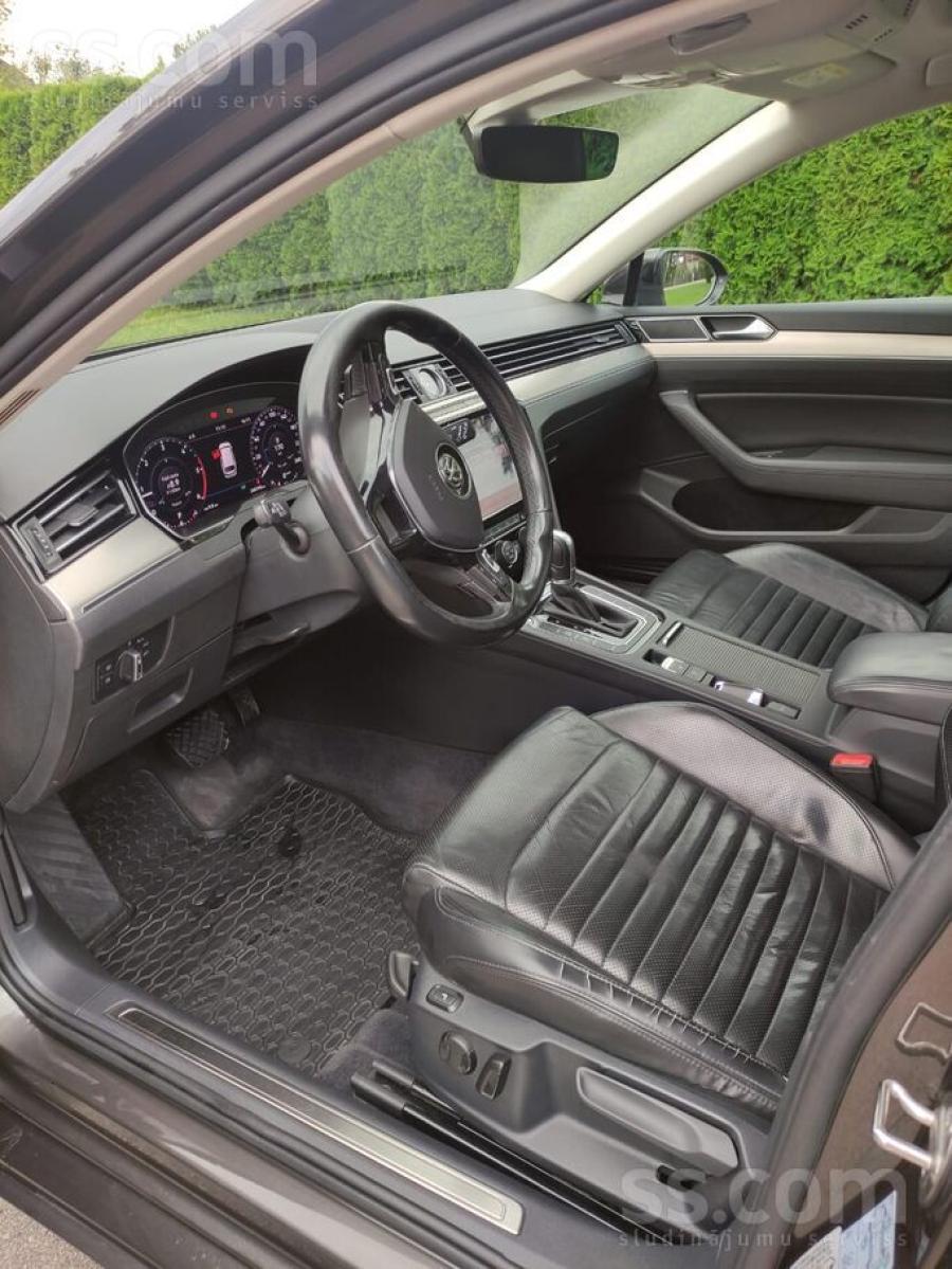 Brown Volkswagen Passat B8 2017 in Riga, with an engine capacity of 2.00 L and mileage of 268 thousand km for 11500 €, photo 3 on AUTOMOTO.COM.LV