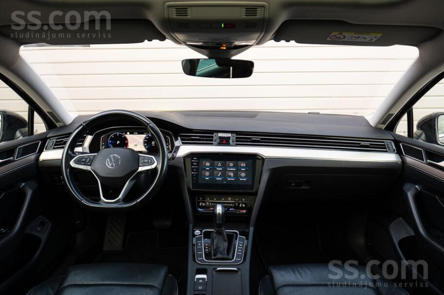 Brown Volkswagen Passat B8 2022 in Jelgava, with an engine capacity of 2.00 L and mileage of 149 thousand km for 23900 €, photo 11 on AUTOMOTO.COM.LV
