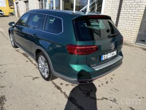Green Volkswagen Passat B8 2019 in Riga, with an engine capacity of 2.00 L and mileage of 245 thousand km for 24790 €, photo 5 on AUTOMOTO.COM.LV