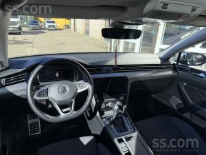 Green Volkswagen Passat B8 2019 in Riga, with an engine capacity of 2.00 L and mileage of 245 thousand km for 24790 €, photo 6 on AUTOMOTO.COM.LV