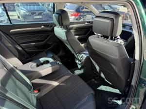 Green Volkswagen Passat B8 2019 in Riga, with an engine capacity of 2.00 L and mileage of 245 thousand km for 24790 €, photo 8 on AUTOMOTO.COM.LV