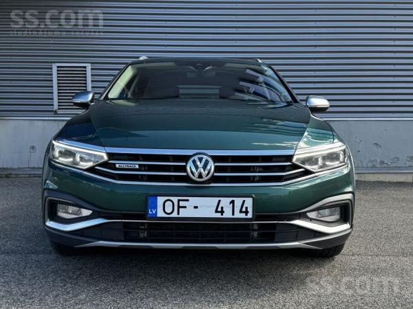 Green Volkswagen Passat B8 2019 in Riga, with an engine capacity of 2.00 L and mileage of 153 thousand km for 23900 €, photo 8 on AUTOMOTO.COM.LV