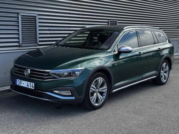 Green Volkswagen Passat B8 2019 in Riga, with an engine capacity of 2.00 L and mileage of 153 thousand km for 23900 €, photo 1 on AUTOMOTO.COM.LV