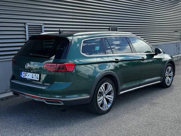 Green Volkswagen Passat B8 2019 in Riga, with an engine capacity of 2.00 L and mileage of 153 thousand km for 23900 €, photo 5 on AUTOMOTO.COM.LV